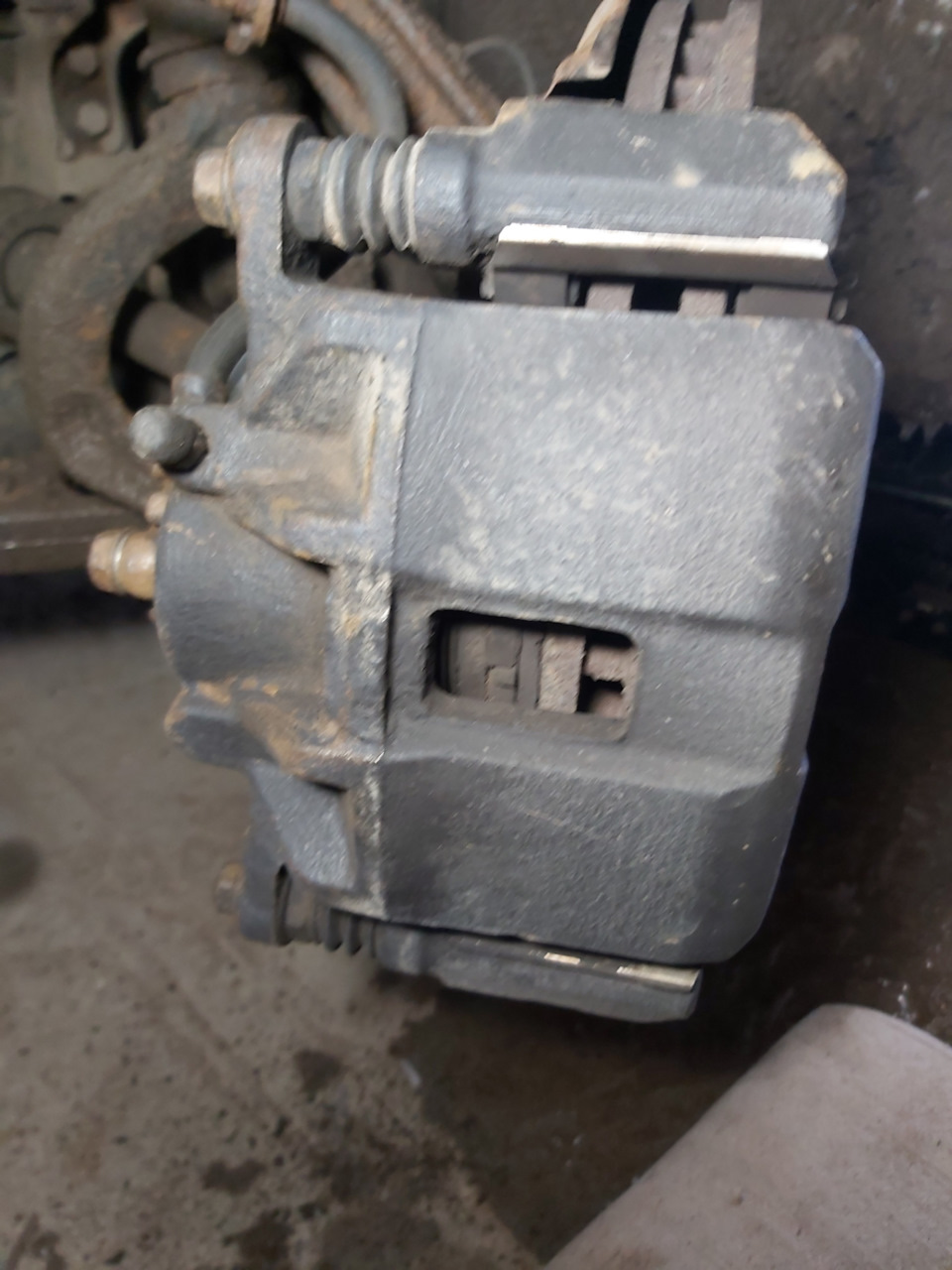 Передние тормозные колодки. — Honda Accord Coupe (8G), 2,4 л, 2008 года ...