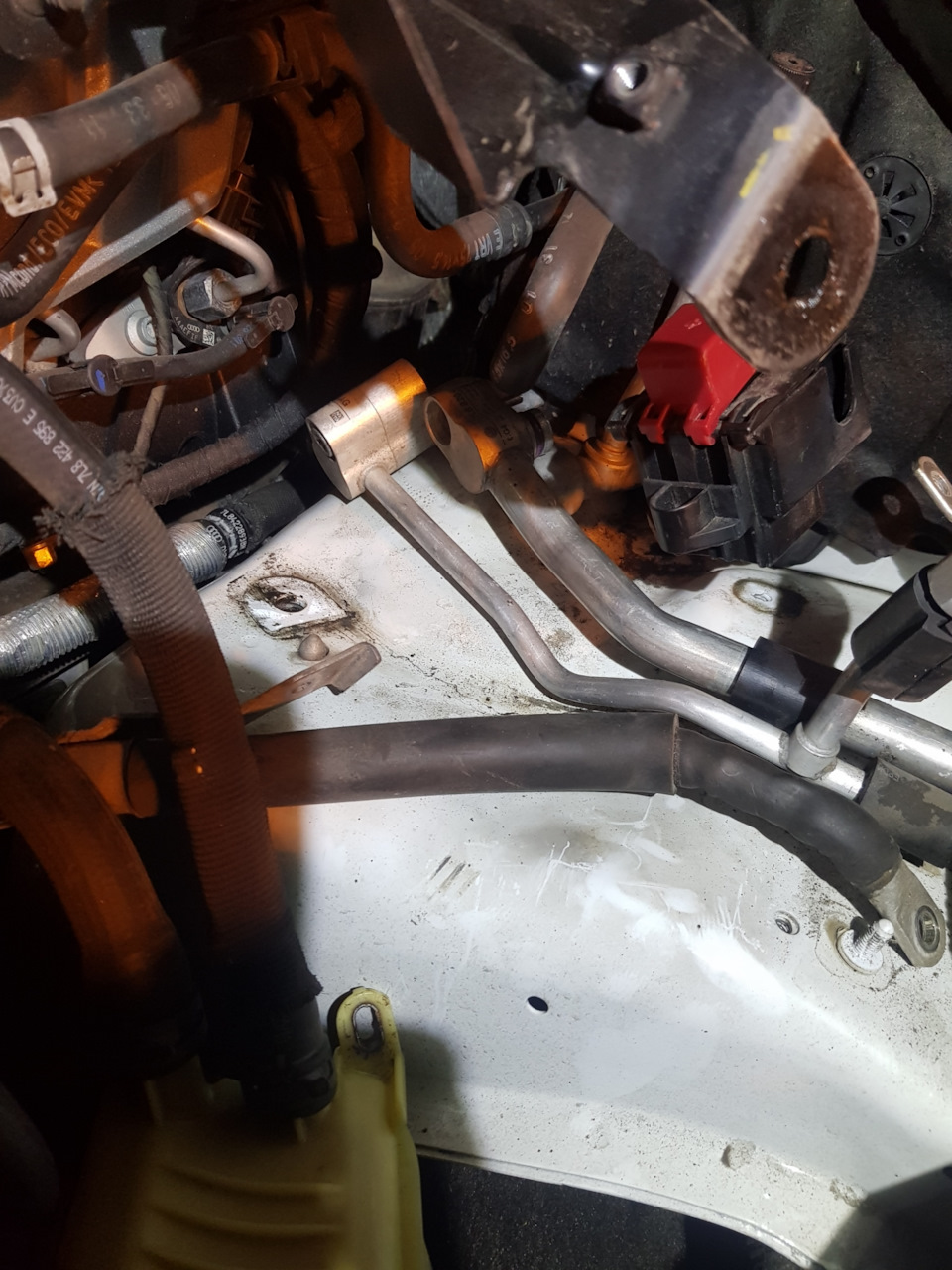 Замена трубки кондиционера — Audi Q7 (1G), 3 л, 2012 года | своими ...