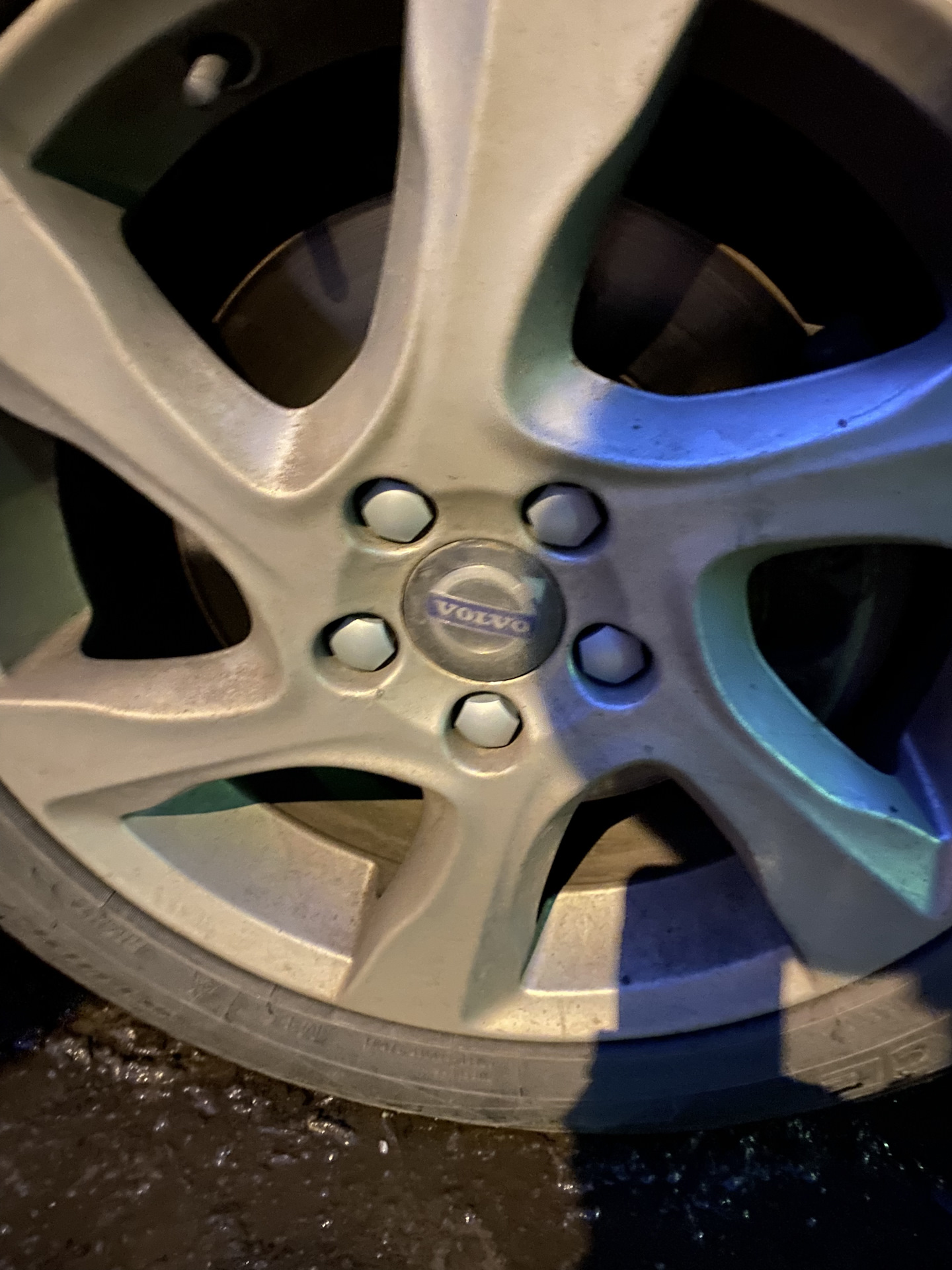 Колпачки — Volvo V40 Cross Country, 1,6 л, 2014 года | аксессуары | DRIVE2