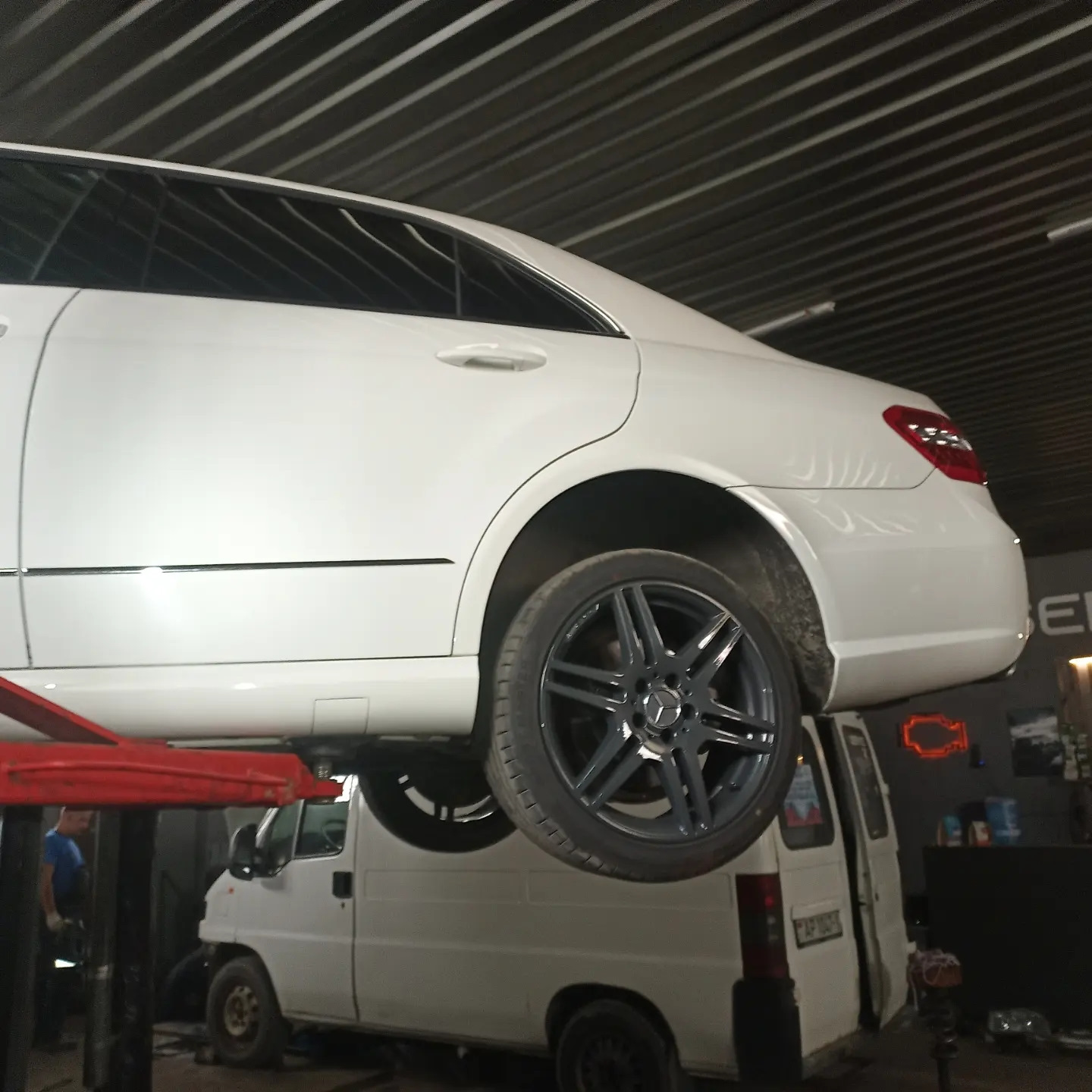 Замена магнитного кольца абс — Mercedes-Benz E-Class (W212), 3 л, 2009 ...