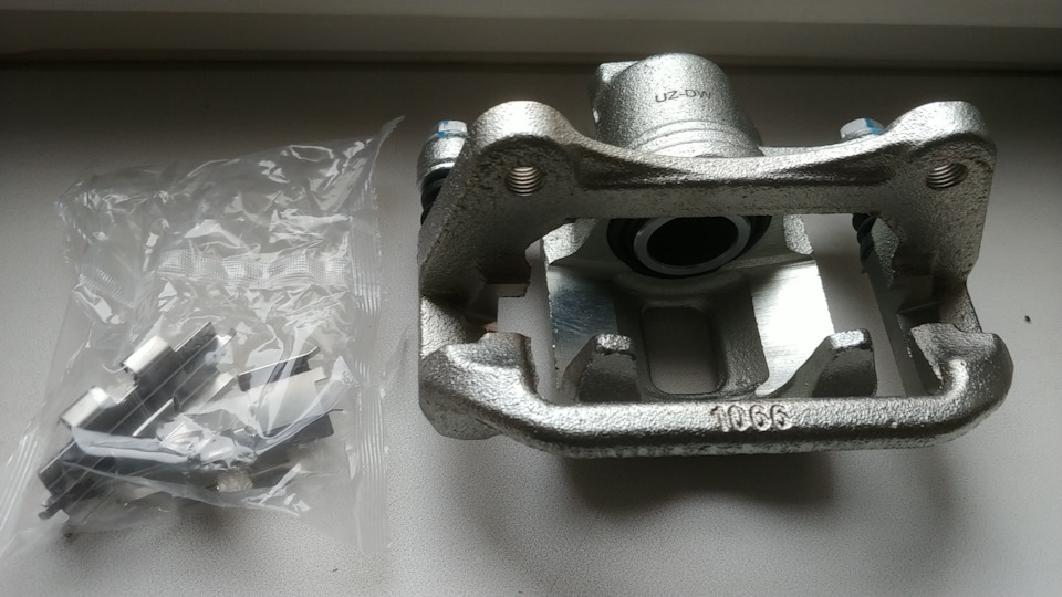 Замена задних суппортов — Daewoo Gentra, 1,5 л, 2014 года | визит на ...