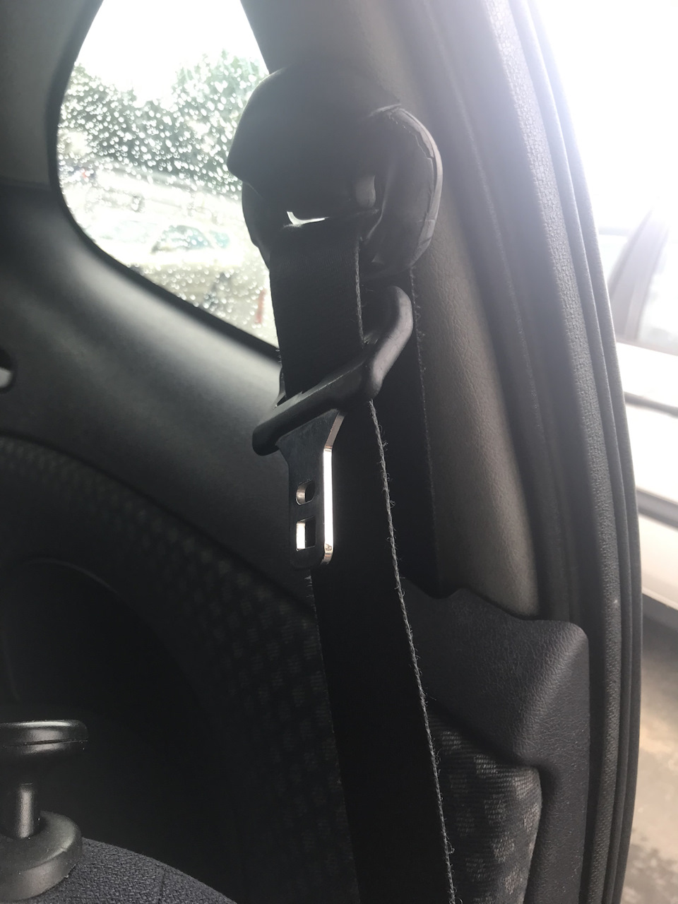 Клипса-ограничитель ремня безопастности — Ford Puma, 1,7 л, 1998 года ...