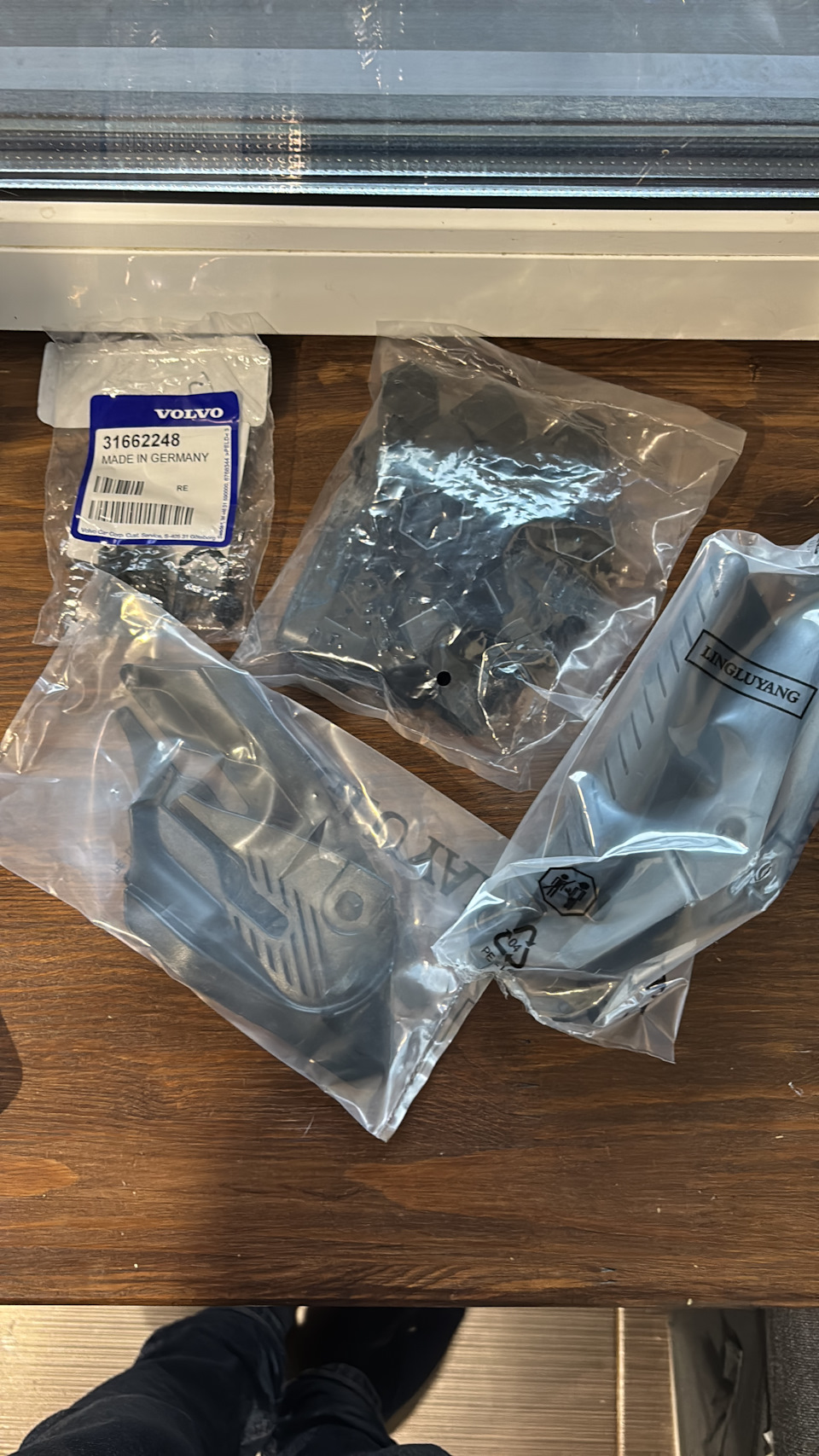 Решетки от листьев — Volvo XC60 (2G), 2 л, 2018 года | тюнинг | DRIVE2