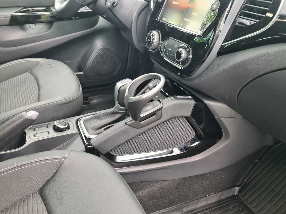 Подстаканник — Renault Kaptur (2020), 1,3 л, 2021 года | тюнинг | DRIVE2