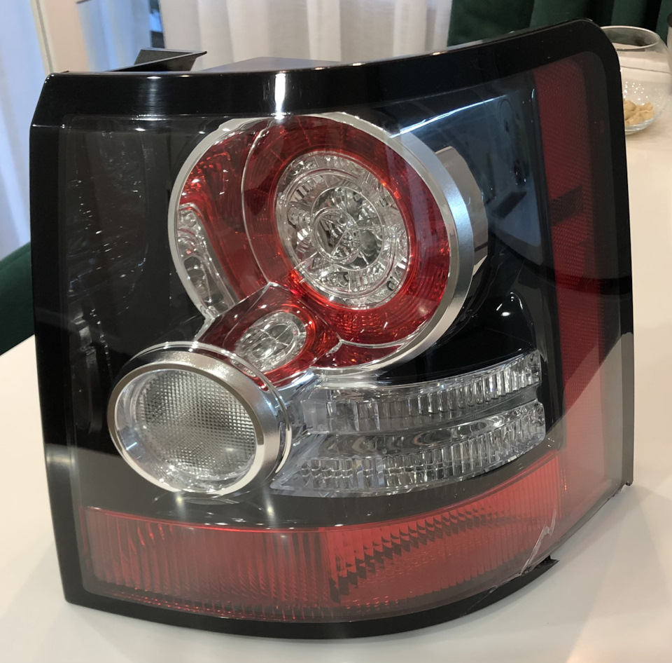 LR043994 ЗАДН. ФОН., СТ.-СИГН. И УКАЗ. ПОВ. Jaguar Land Rover ...