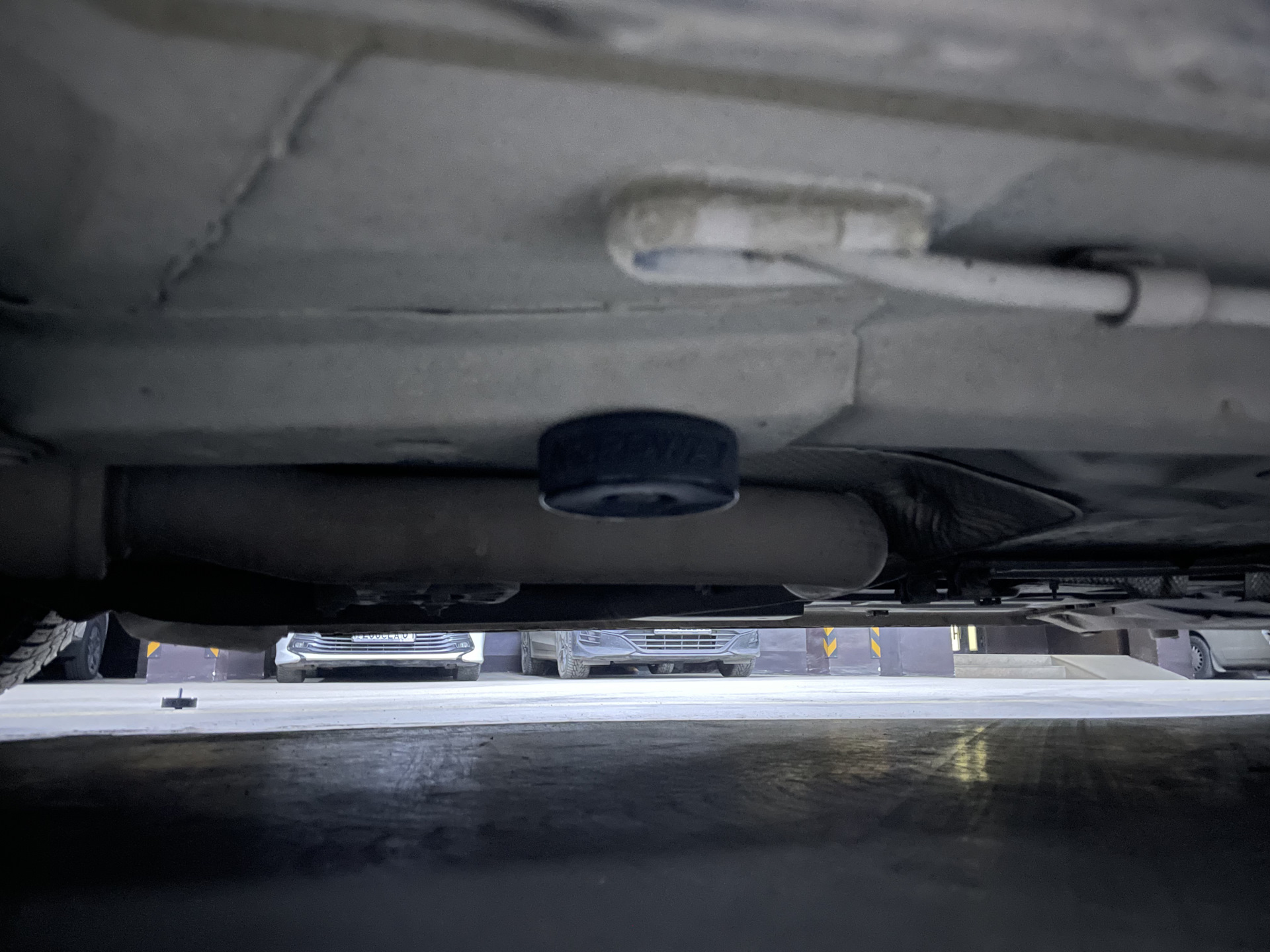 Хоккейные шайбы как проставки для домкрата — Dodge Challenger, 3,6 л ...