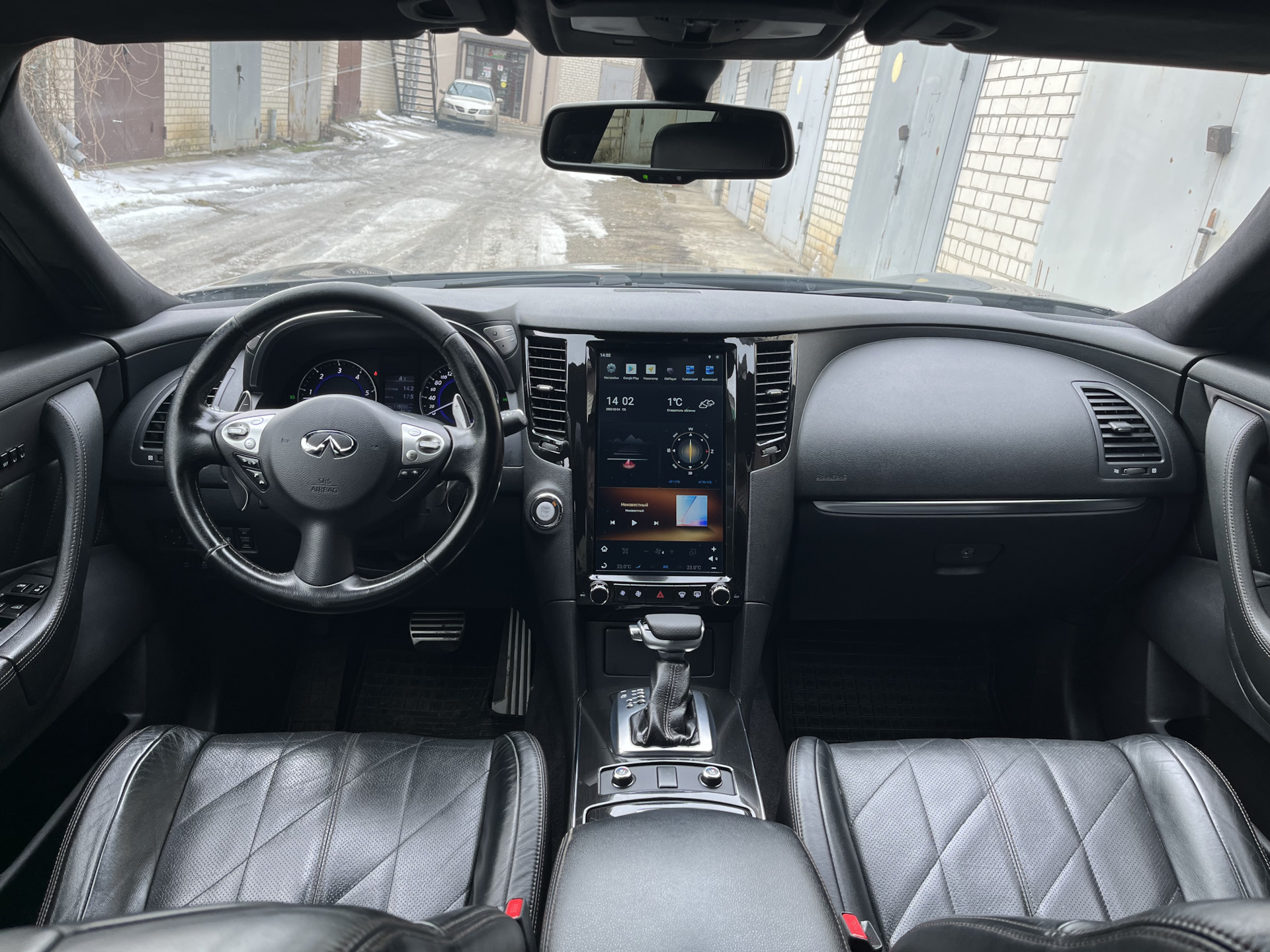 Tesla Screen и стайлинг салона — Infiniti QX70, 3 л, 2016 года ...
