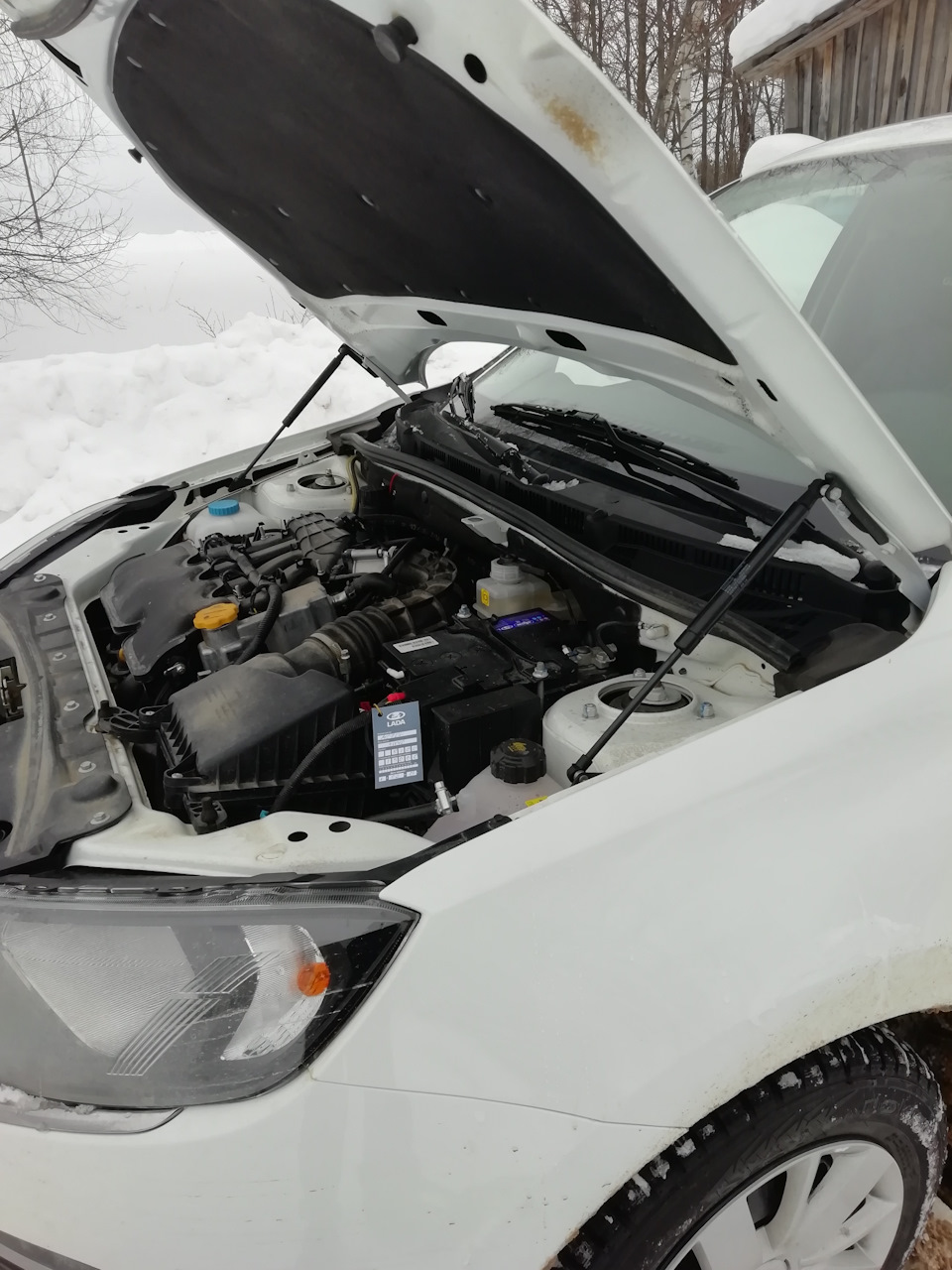 Газовые упоры на капот — Lada Гранта Лифтбек (2G), 1,6 л, 2018 года ...