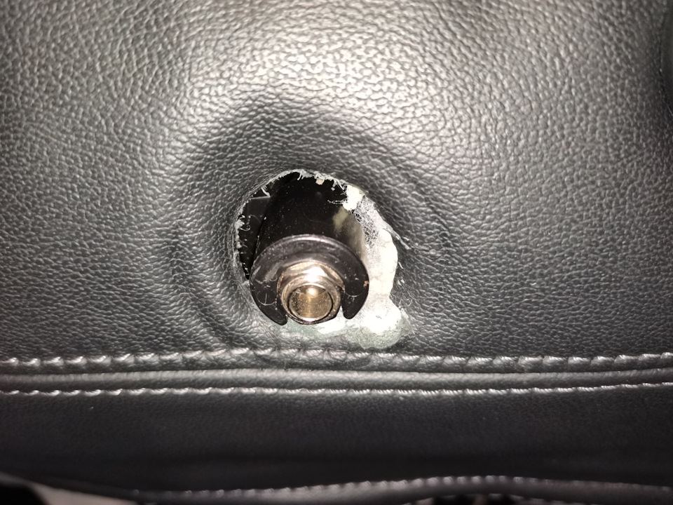 Установка развлекательной системы Rear Seat Entertainment. — Audi Q5 ...