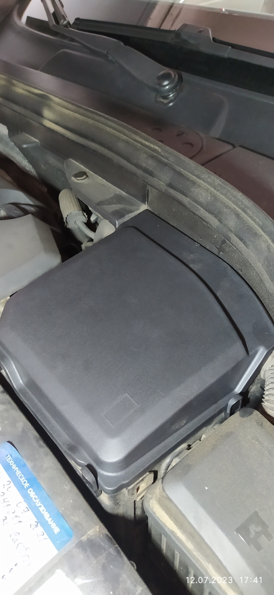 высокая крышка аккумулятора — Volvo XC60 (1G), 2,4 л, 2013 года ...