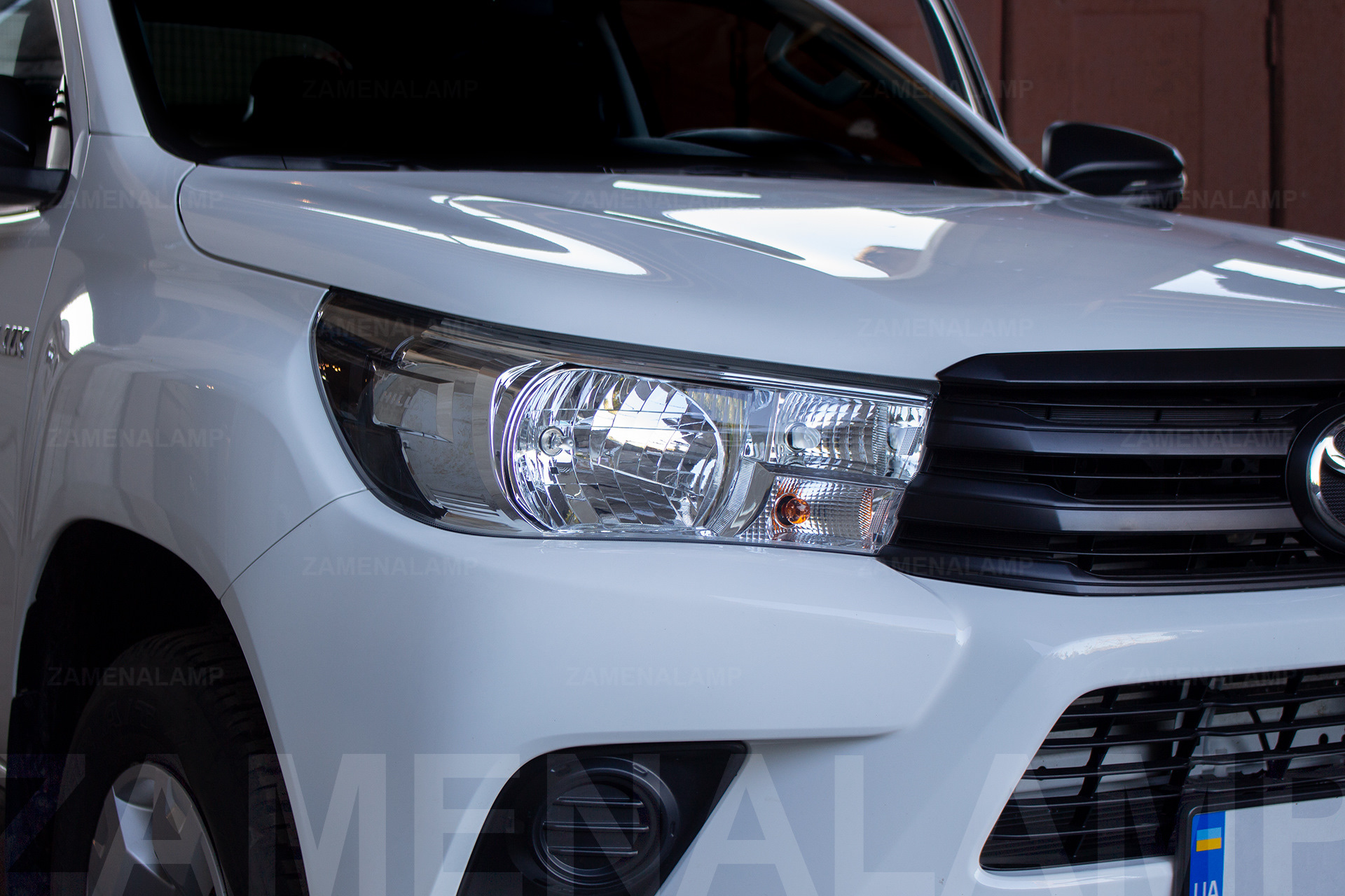 TOYOTA HILUX (8G) установка биксеноновых линз Hella 5 Blue — ZAMENALAMP ...