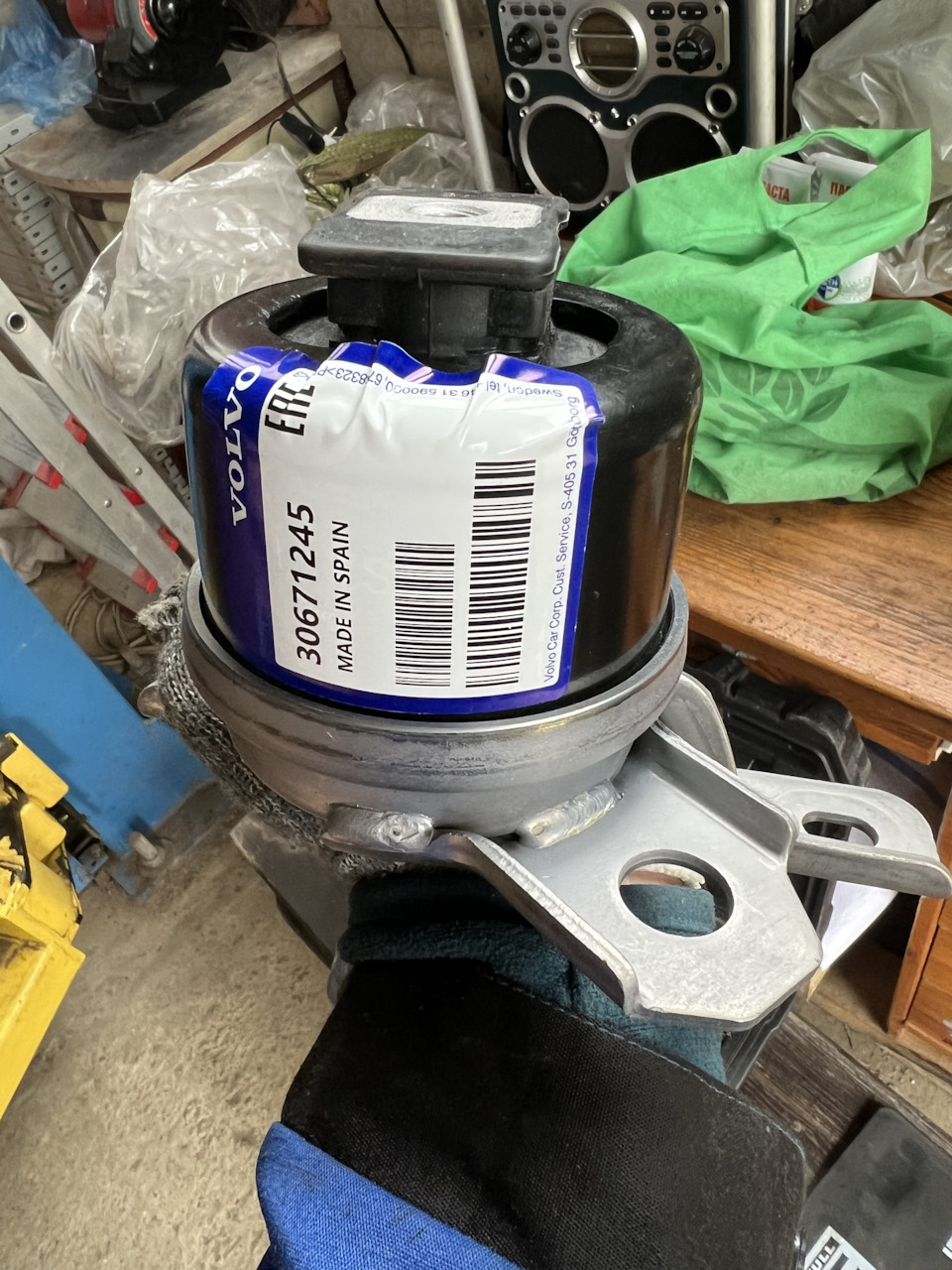 30671245 ПОДУШКА ДВИГАТЕЛЯ ПРАВАЯ (ГИДРАВЛИЧЕСКАЯ). Volvo | Запчасти на ...