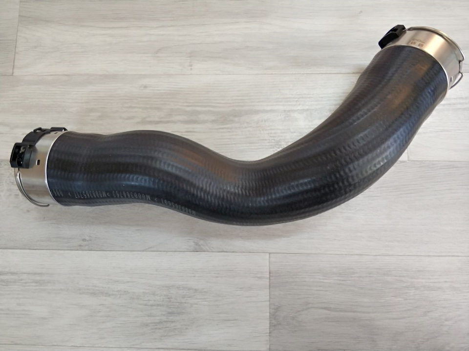 Патрубок трубопровод наддувочного воздуха BMW F20, F21, F22, F23, F25 ...