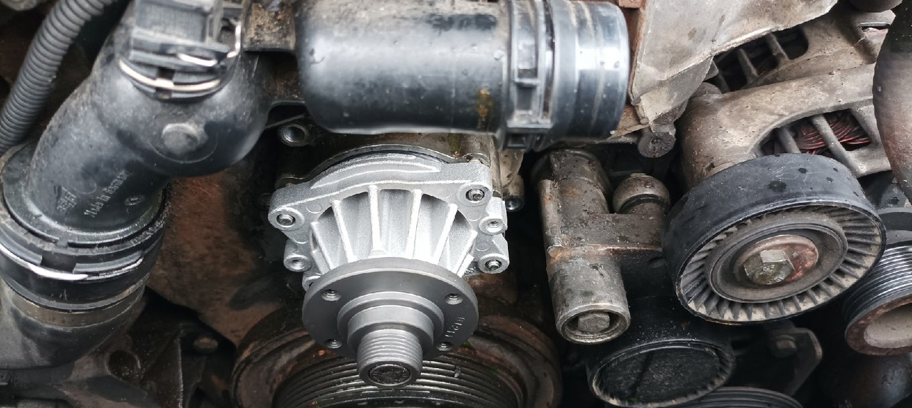 №9 Замена помпы — BMW 3 series (E46), 3 л, 2003 года | поломка | DRIVE2