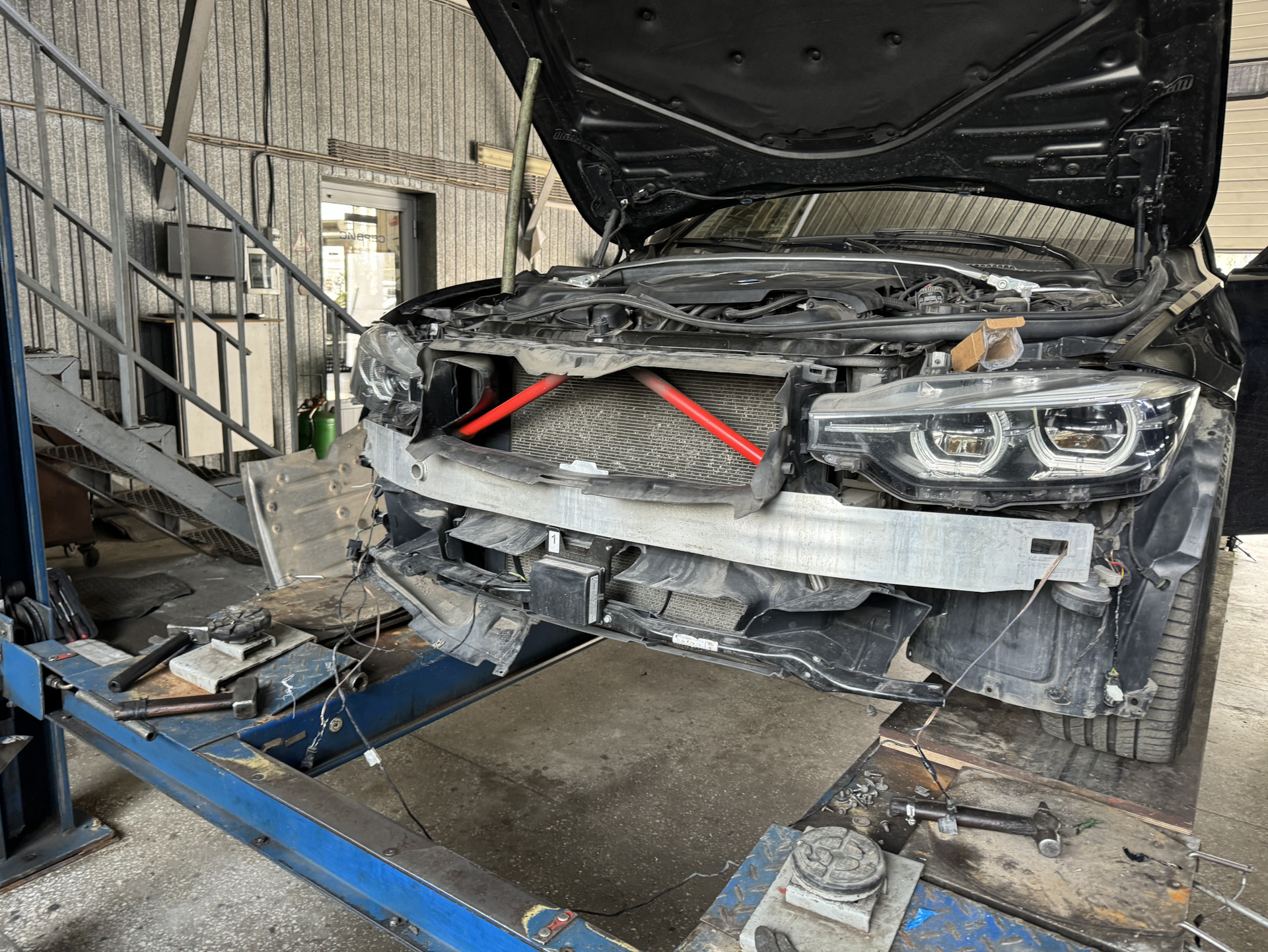 Установка ударного демпфера — BMW 3 series (F30), 3 л, 2011 года ...