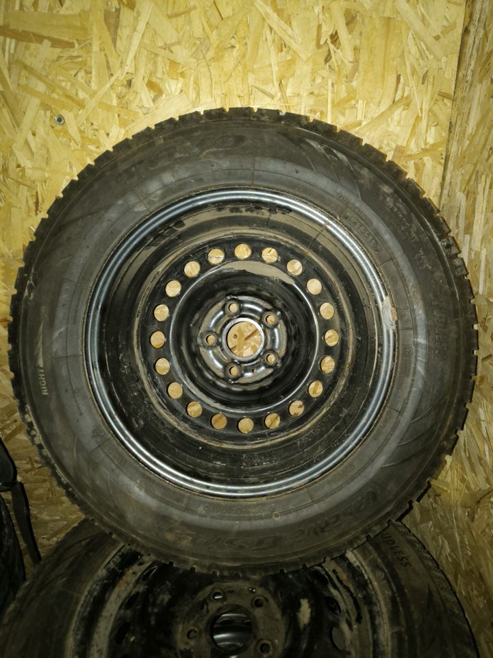 Шины зимние нешипованные Toyo 215/65 R16, штампованные диски 6,5Jx16 ...