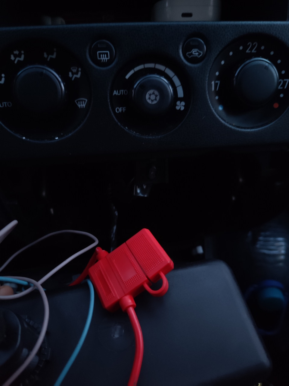 второй юсб прикуриватель — Mitsubishi Outlander (1G), 2,4 л, 2005 года ...