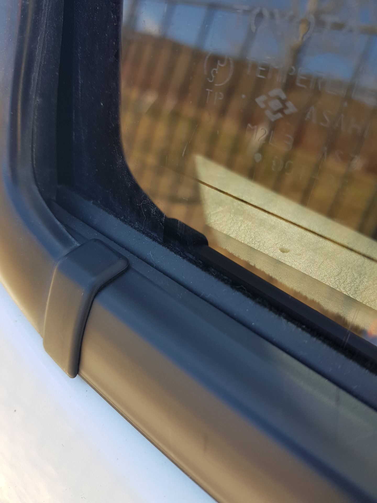 Замена уплотнительной резинки заднего стекла — Toyota Hilux Surf (4G ...