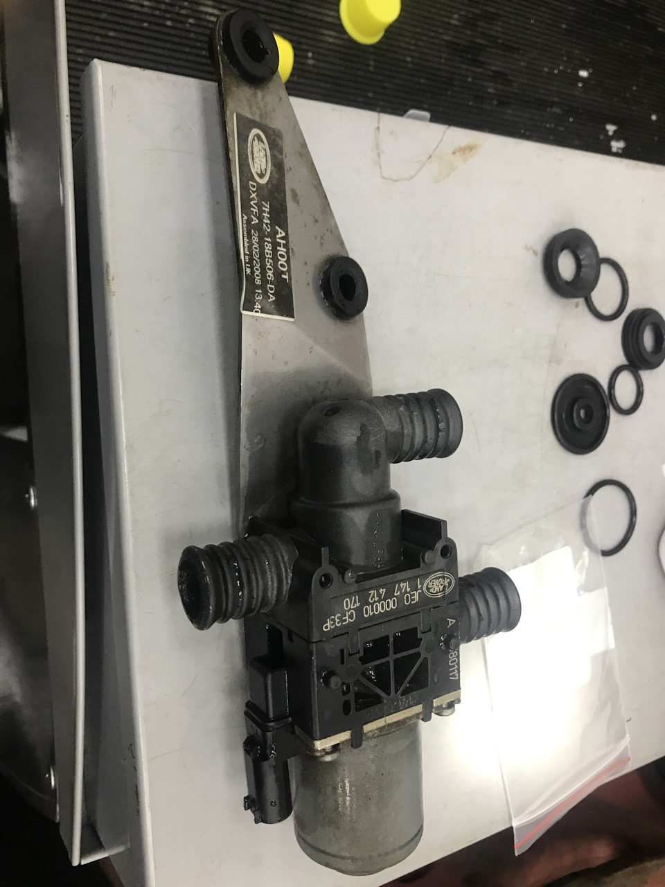 JEO000010 Клапан управления водой Jaguar Land Rover | Запчасти на DRIVE2