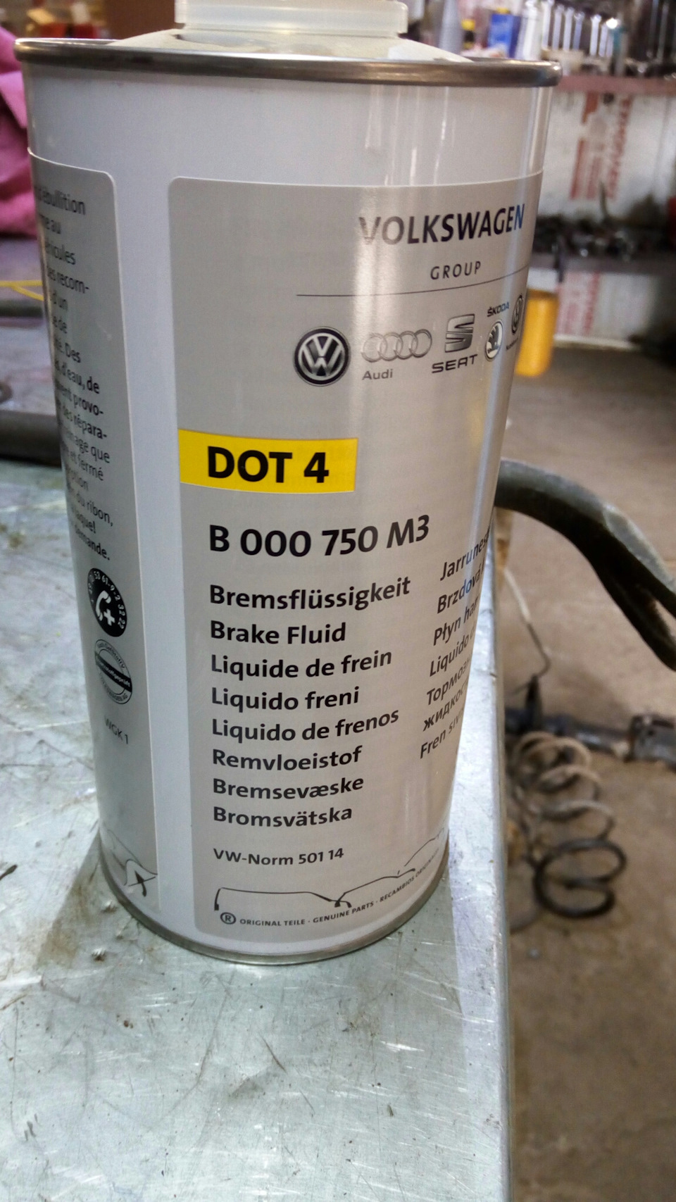 Замена тормозной житкости. — Volkswagen Golf Mk6, 1,4 л, 2012 года ...