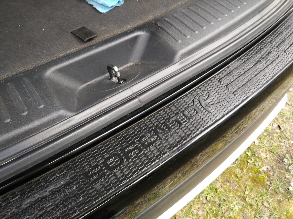 Накладка на задний бампер фирмы Alu-Frost — KIA Sorento (2G), 2,2 л ...