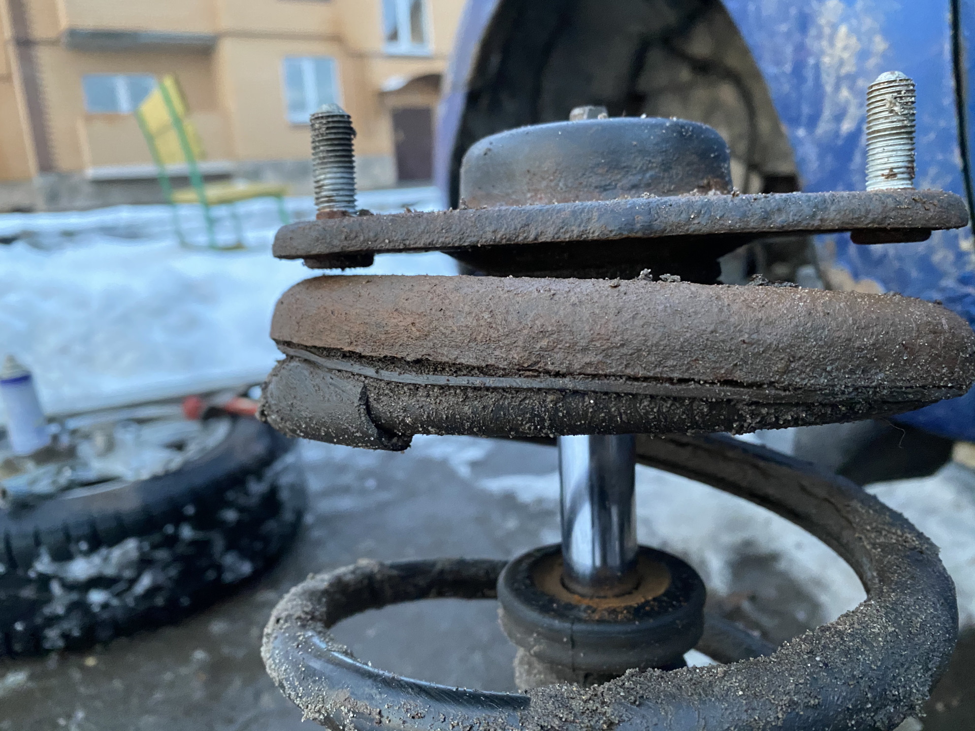 Опорные чашки, работы по передним стойкам — Chery A5 Fora, 1,6 л., 2007 ...