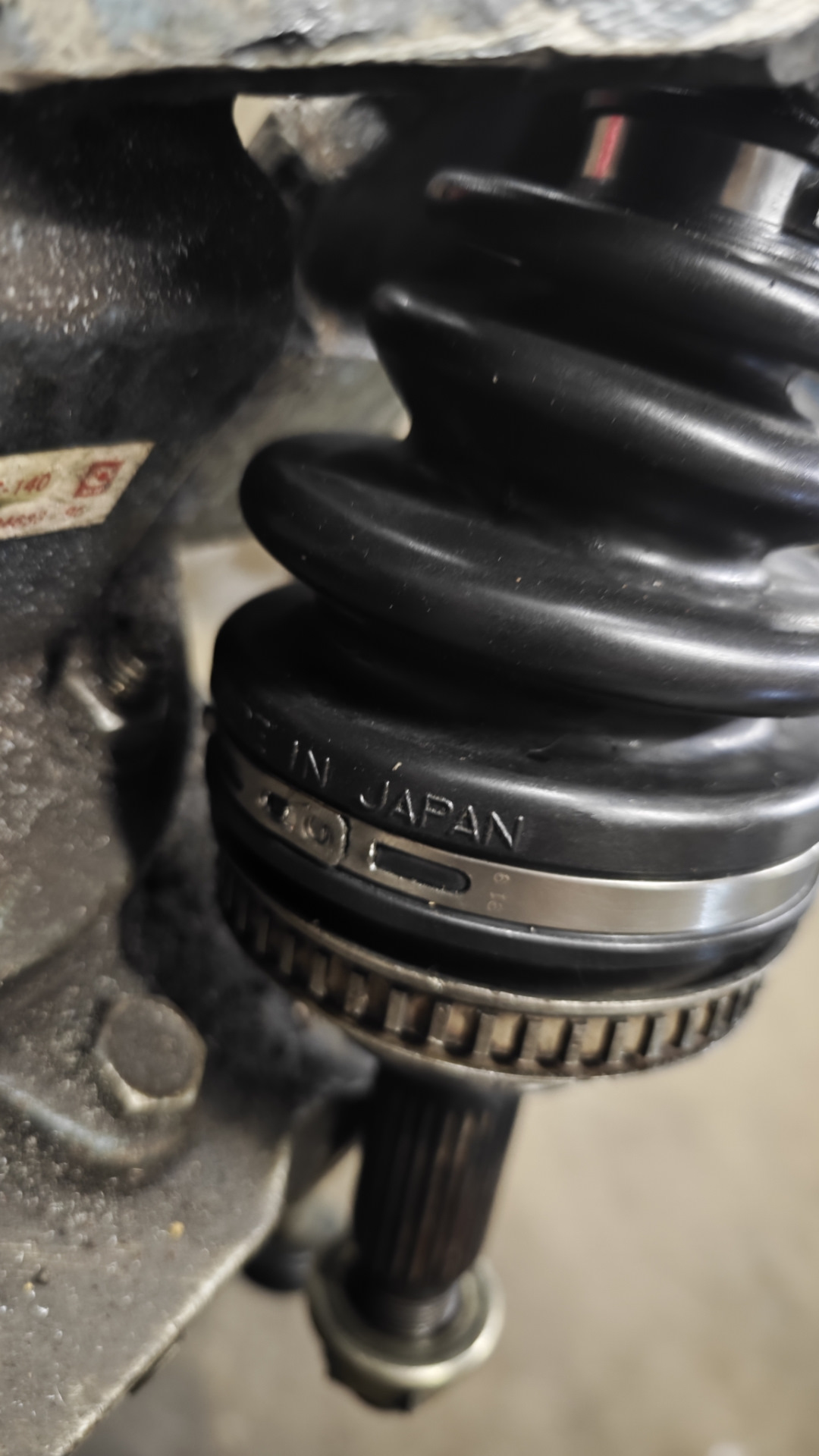 24. Замена привода, пыльников, сальника привода. — Toyota Corolla (100 ...