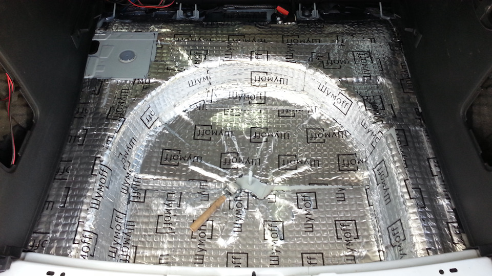 Зашумил багажник и задние арки (изнутри) — Renault Kaptur (2016), 2 л ...