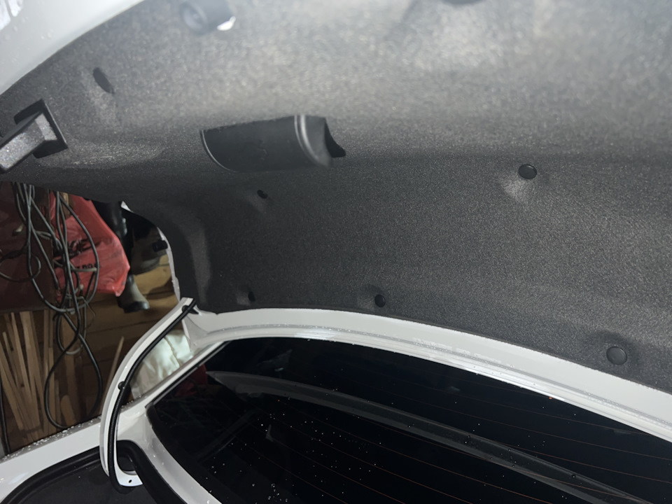 Ручка крышка багажника, и VAG крючки под пакеты. — DRIVE2