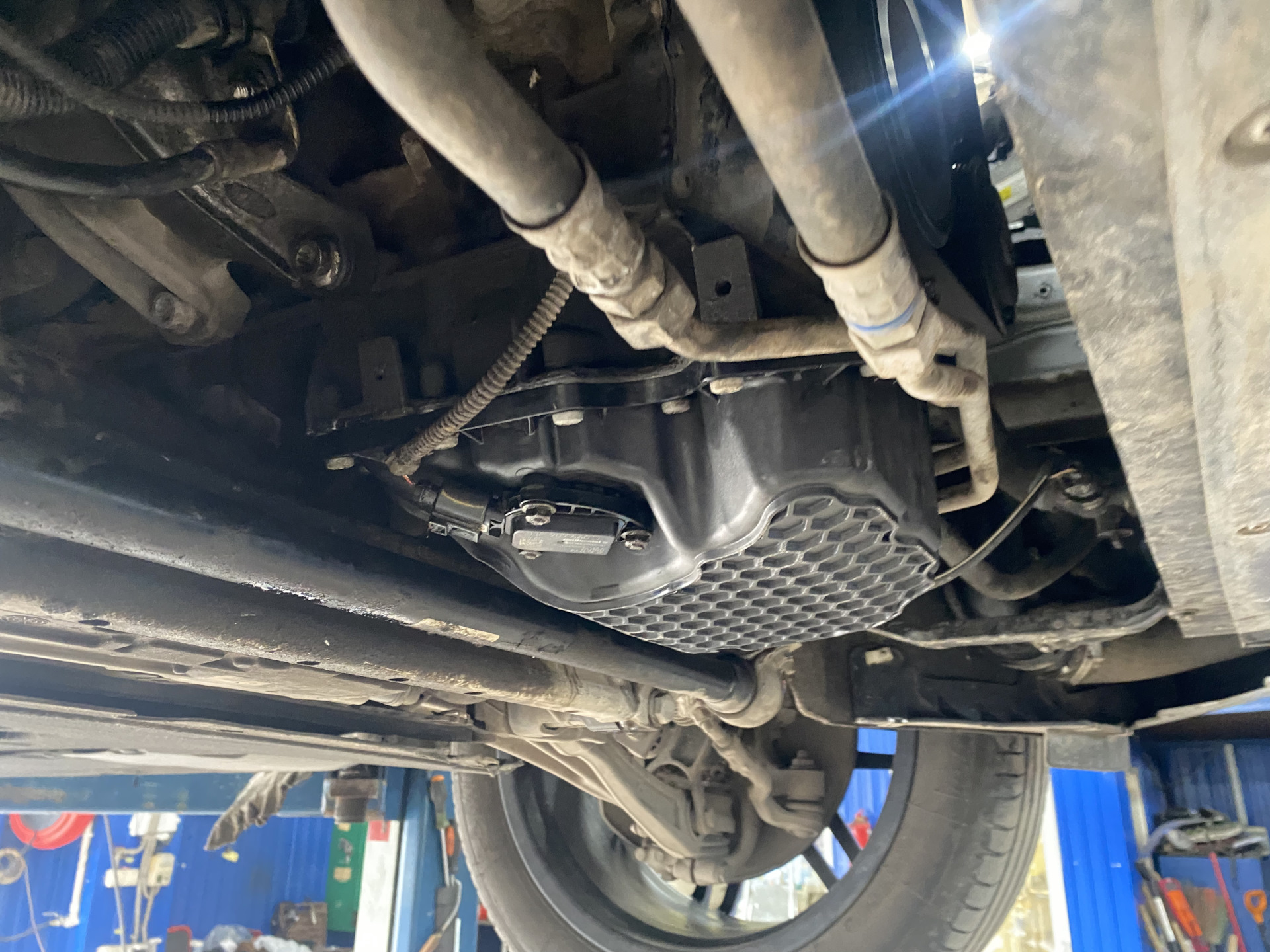 Замена прокладки поддона и ТО — Audi Q5 (1G), 2 л, 2013 года | плановое ...