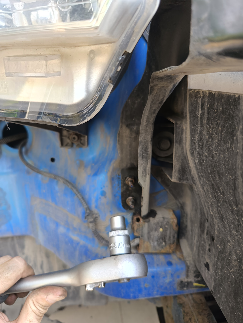 144. Замена интеркулера — Chevrolet TrailBlazer (2G), 2,8 л, 2014 года ...