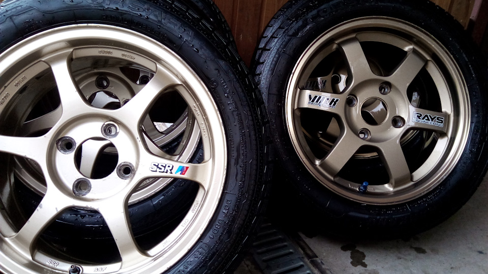 Rays TE37 vs. SSR Type C Toyota Vitz RS AT 4WD — Toyota Vitz (10), 1,5 ...