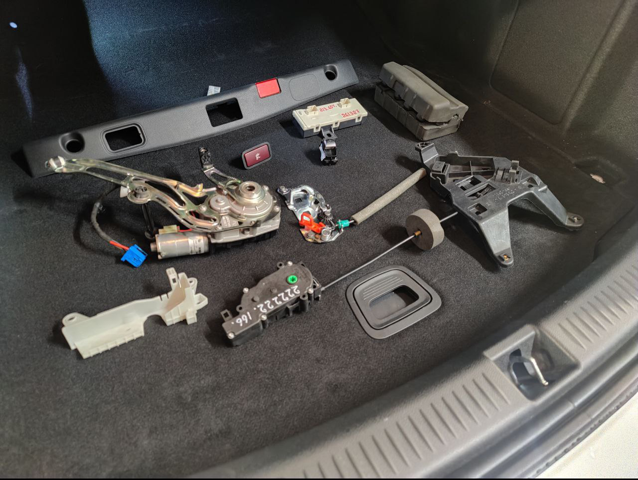 Дооснащение — электропривод багажника — Mercedes-Benz E-Class (W213), 2 ...