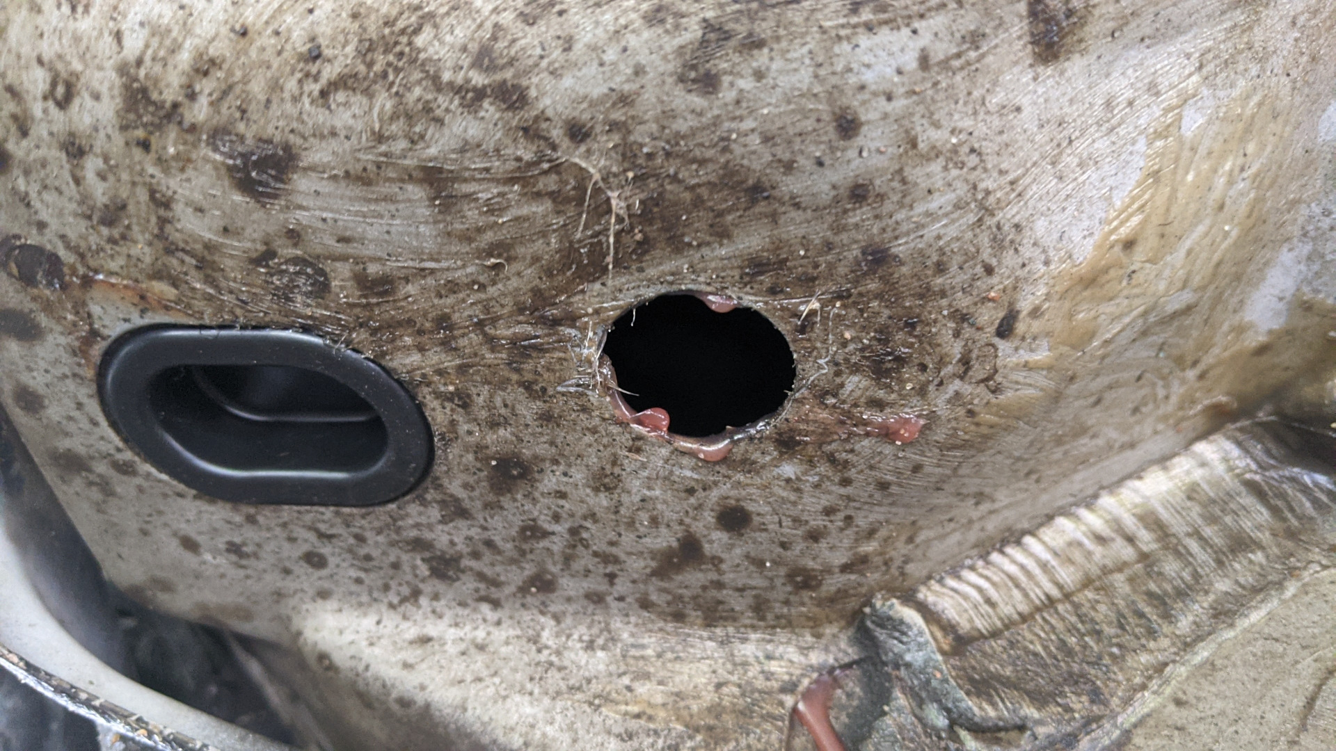 Заглушки на днище Камри 30 . — Toyota Camry (XV30), 9,9 л, 2004 года ...