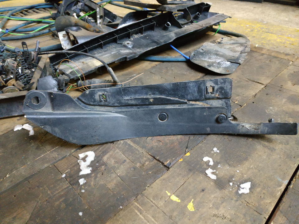 Брызговик передний левый Audi A6 C6 4F0853887A. Б/у | 35 Br в городе ...