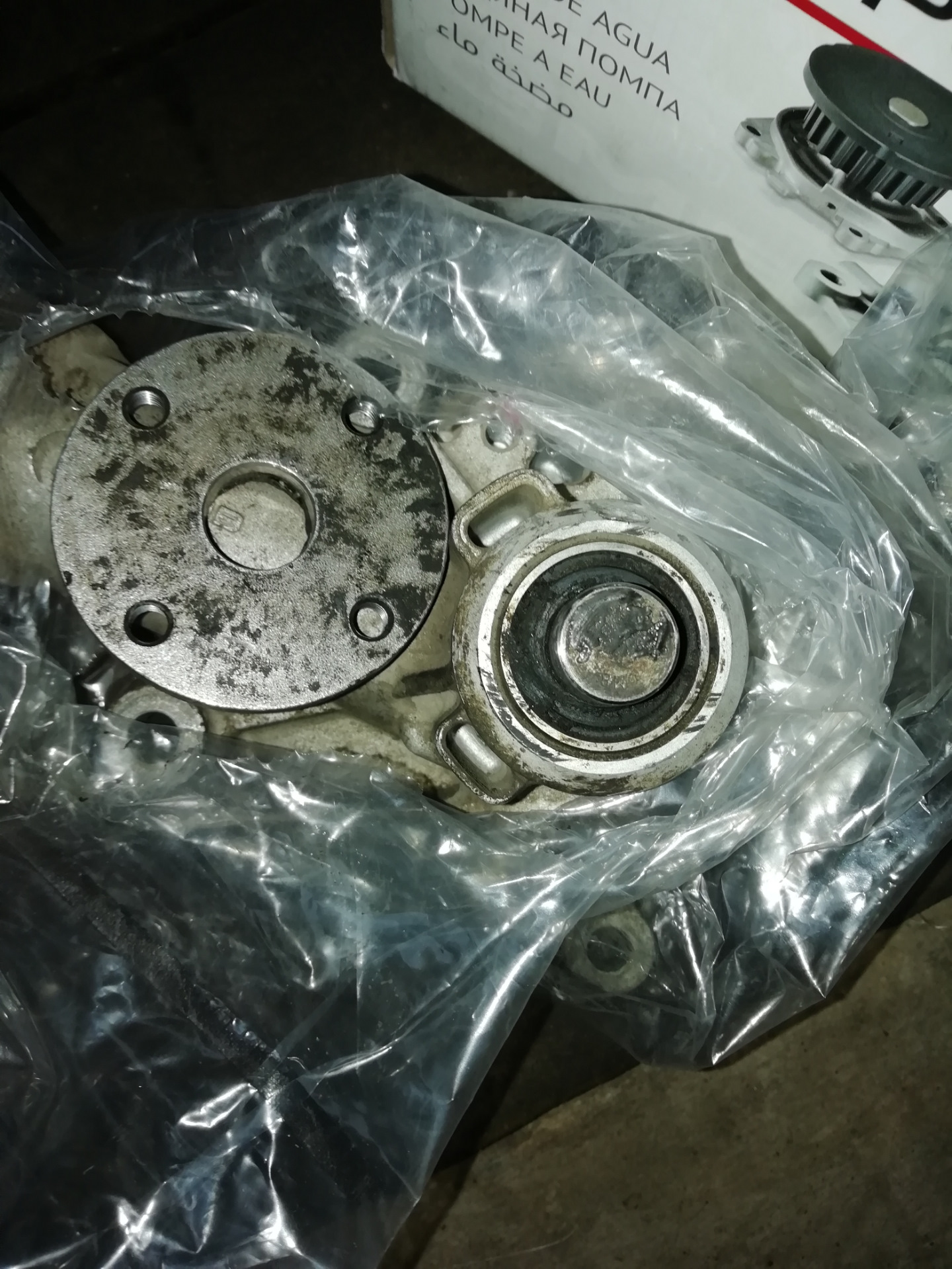 Подстава от помпы Gmb и замена колодок — Mitsubishi Outlander (1G), 2,4 ...