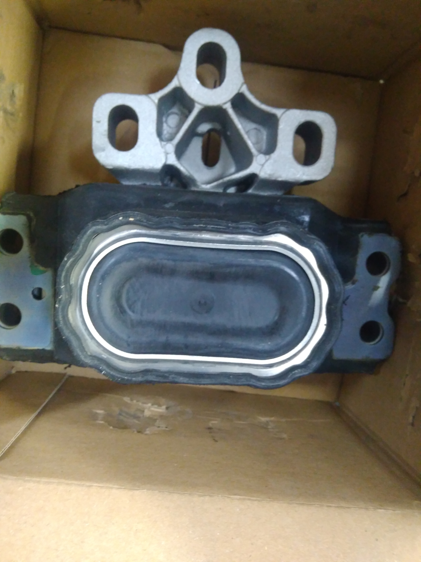 Замена опоры КПП на гидро 8J0199555D — Skoda Octavia A5 Mk2, 1,8 л ...