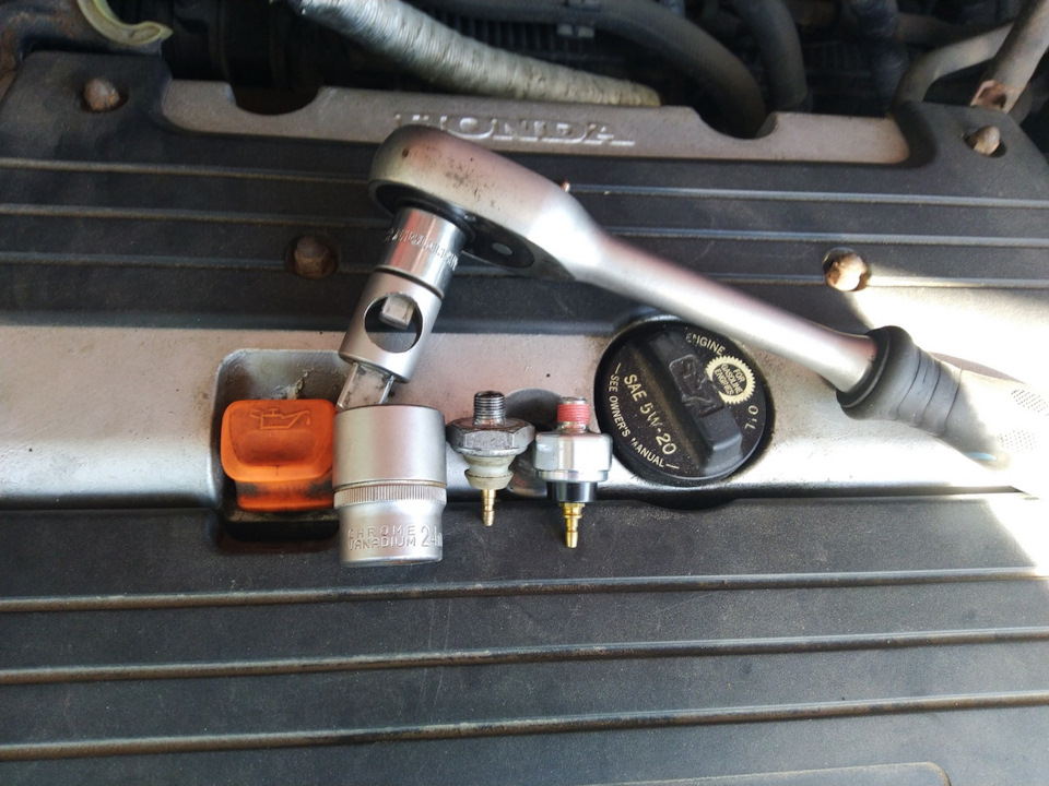 Замена датчика давления масла — Honda Element, 2,4 л, 2006 года ...