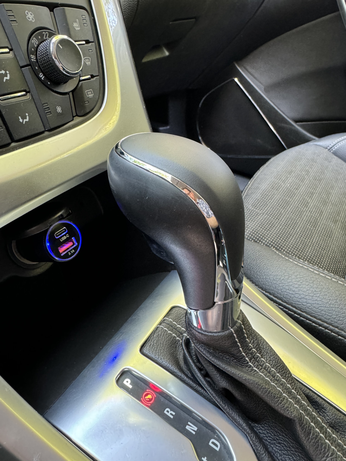 Оригинальная накладка на ручку АКПП — Opel Astra J GTC, 1,4 л, 2013 ...