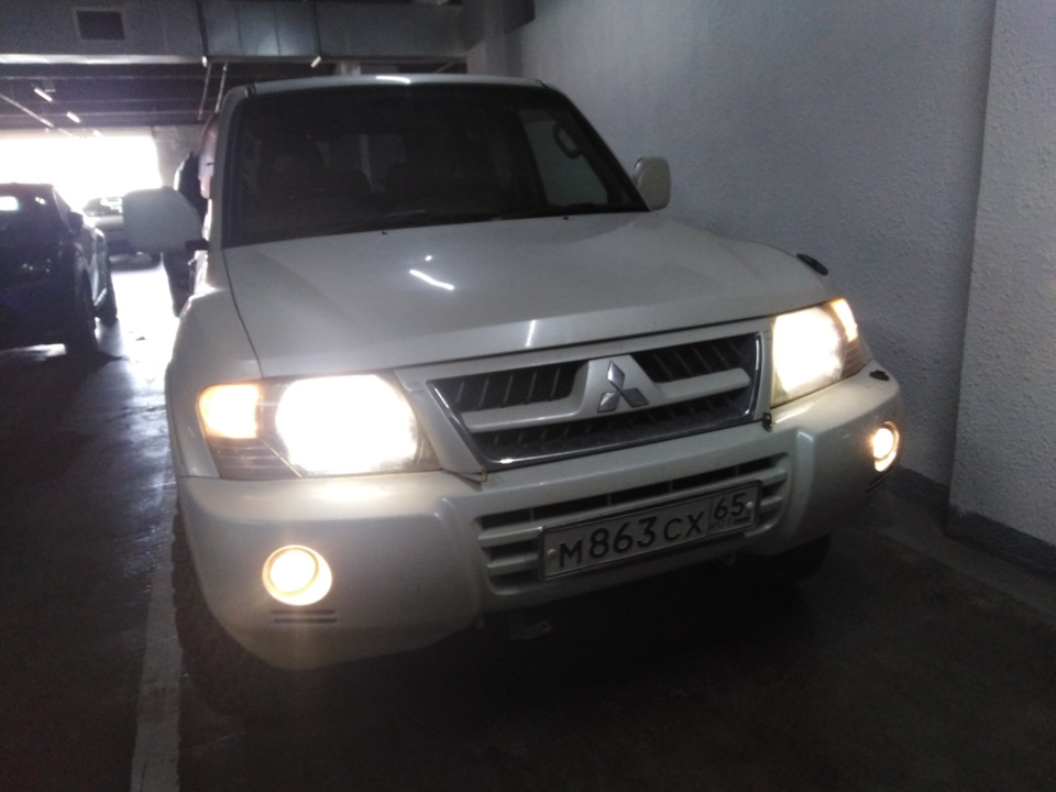 Клеим туманку — Mitsubishi Pajero (3G), 3 л, 2004 года | своими руками ...