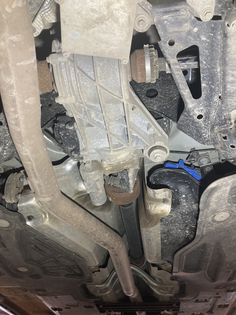 Замена масел в угловой, редукторе, муфте Haldex и замена тормозной ...