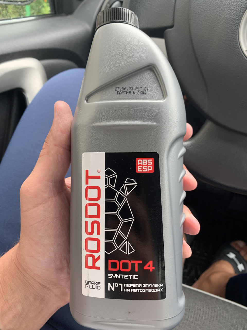 Замена тормозной жидкости ROSDOT 4 — Renault Logan (1G), 1,6 л, 2011 ...