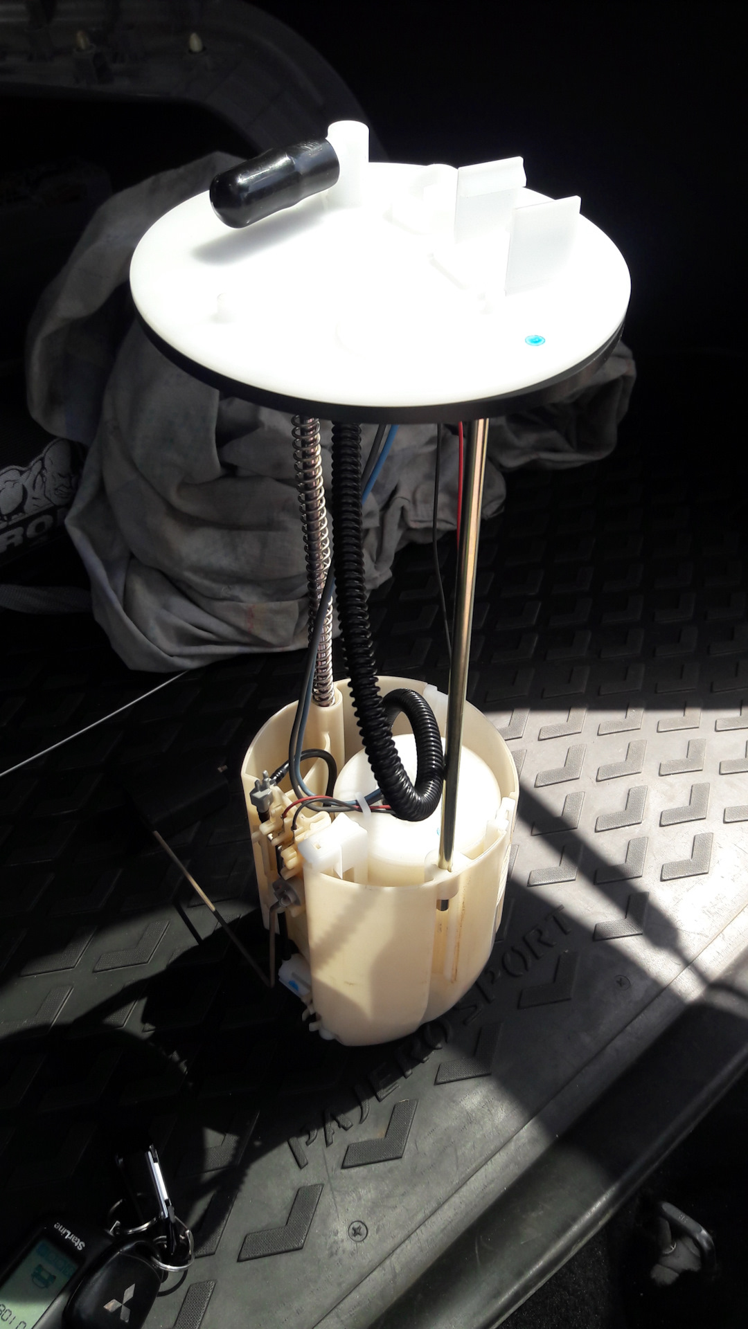 Замена топливного фильтра на 6В31 — Mitsubishi Pajero Sport (2G), 3 л ...