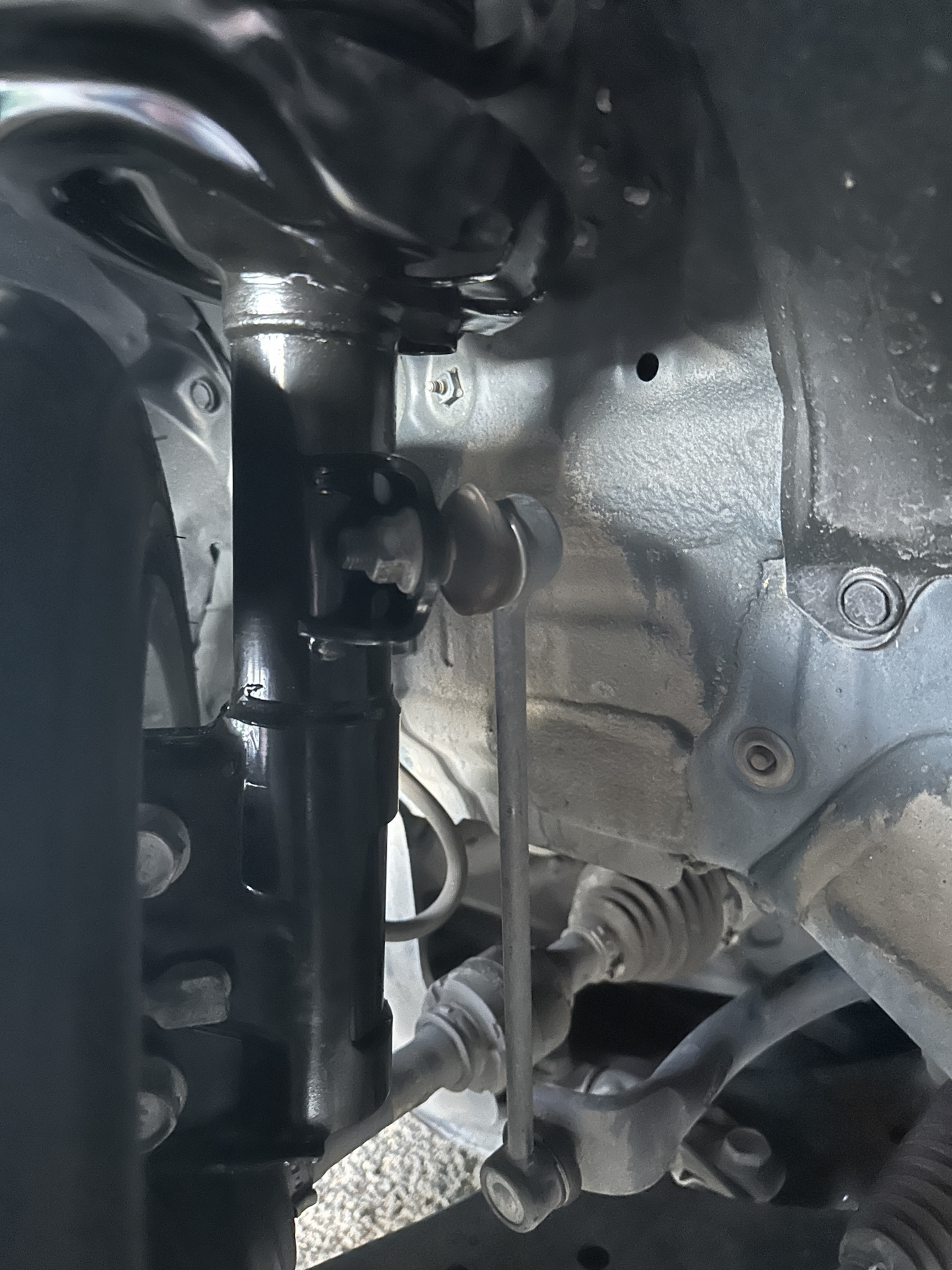 Стойка амортизатора — Toyota Camry (XV70), 2,5 л, 2018 года | запчасти ...