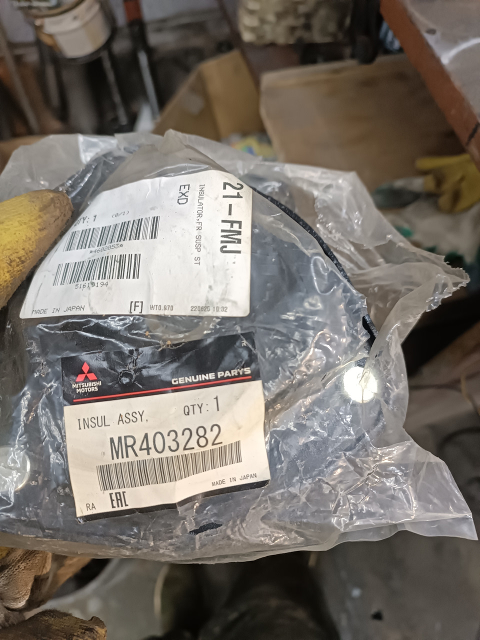 MR403282 Изолятор стойки передней подвески Mitsubishi | Запчасти на DRIVE2