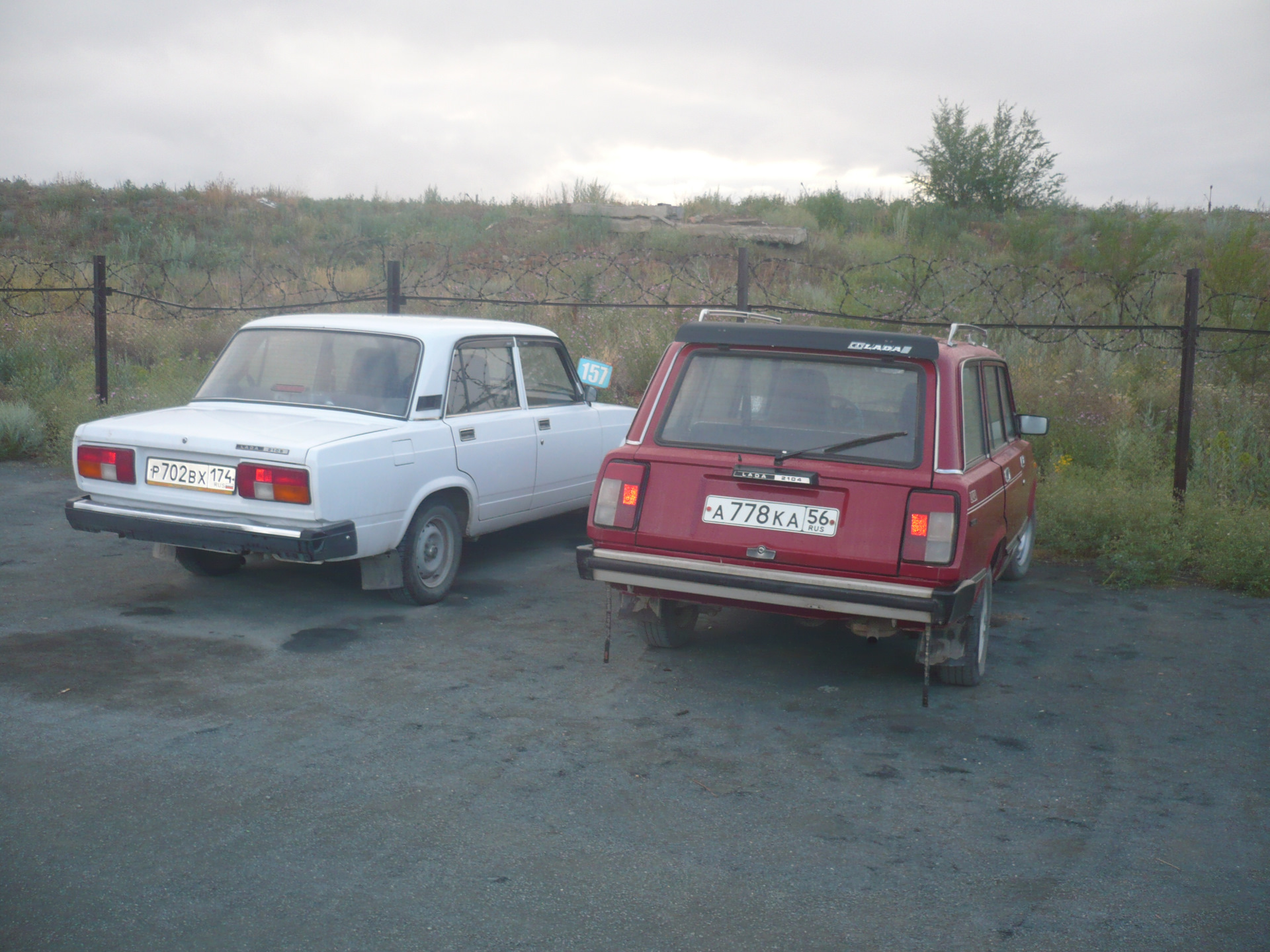ну почти историческое фото, немного не угадал с местами — Lada 21043, 1 ...