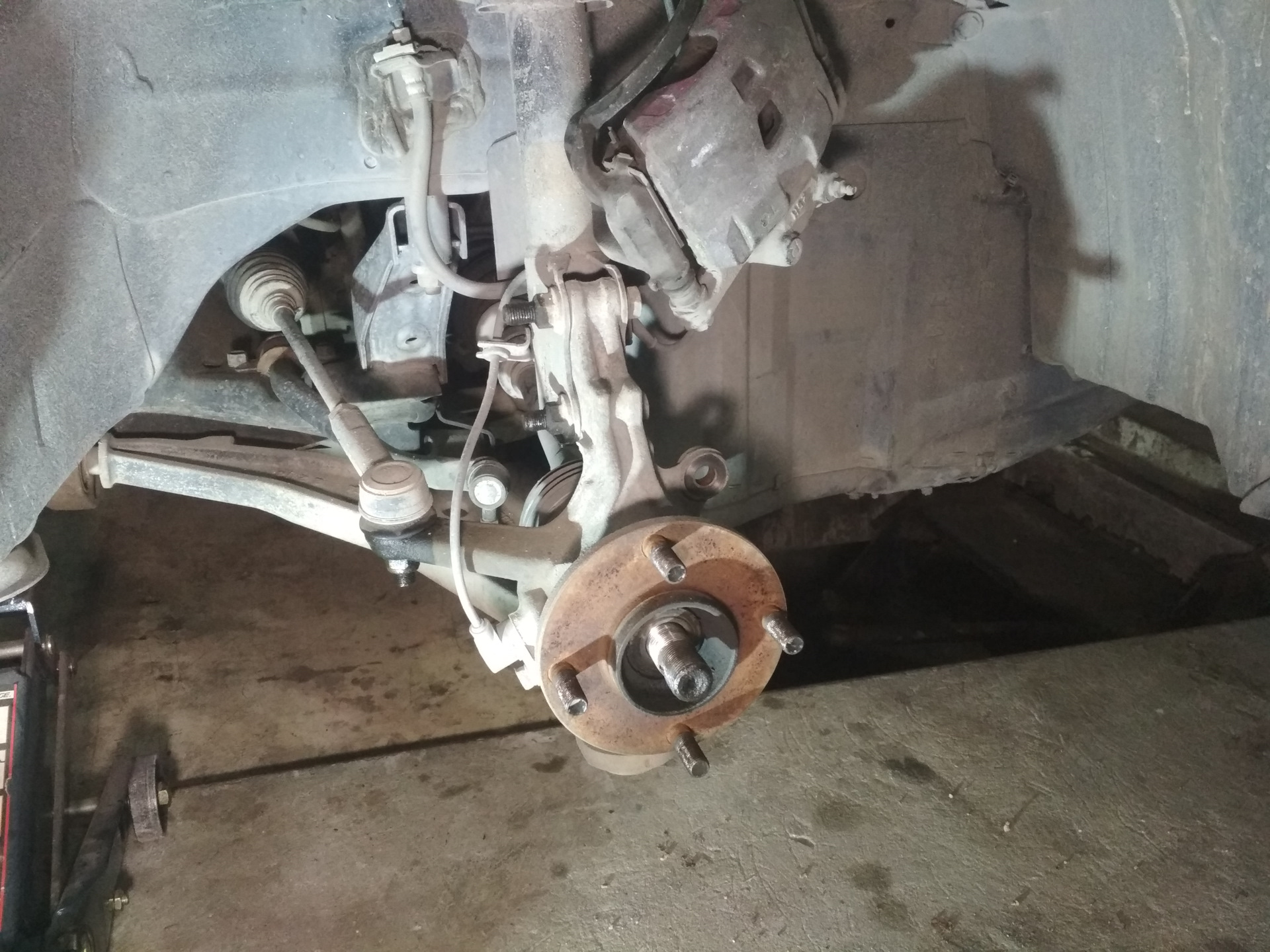 замена переднего ступичного подшипника — Nissan Wingroad (Y11), 1,8 л ...