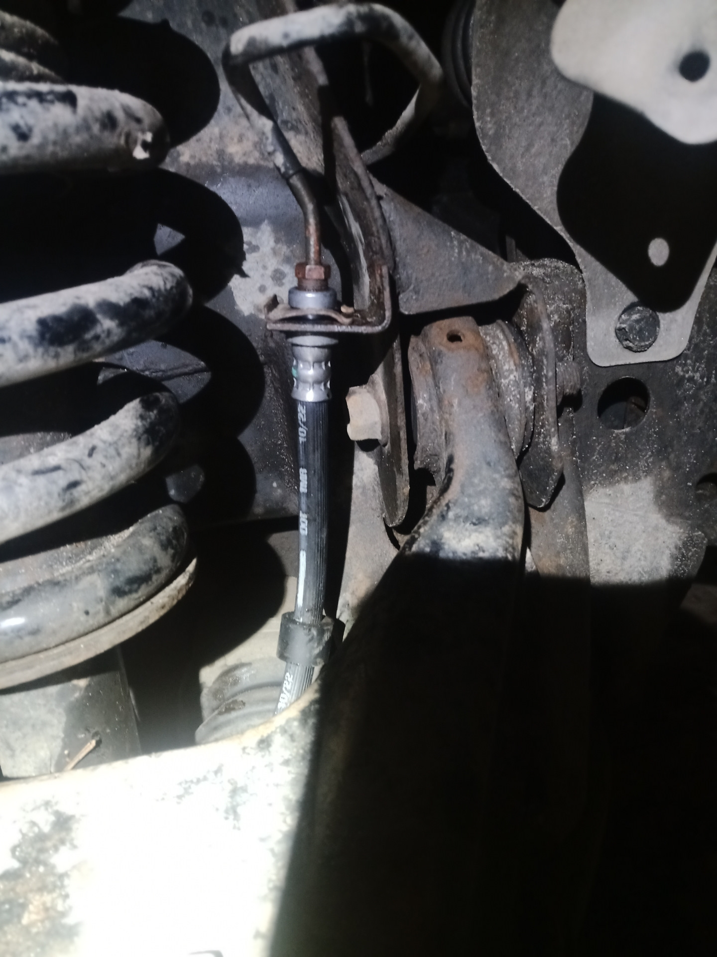 Замена поршней суппортов, передних тормозных колодок и тормозных ...