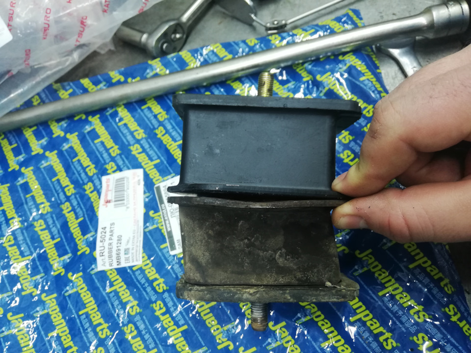 MB691280 Подушка заднего крепления двигателя Mitsubishi | Запчасти на ...