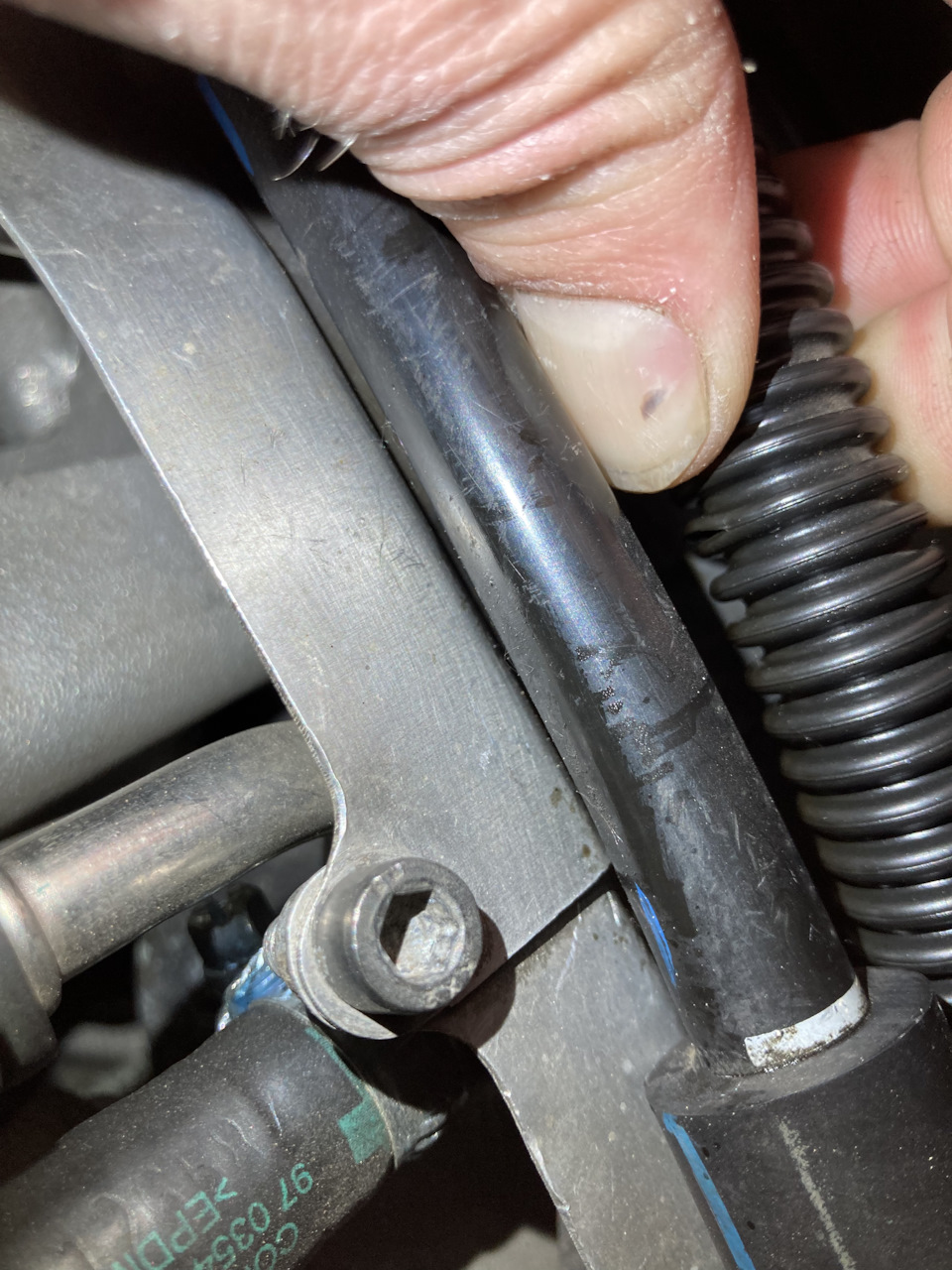 Замена: КВКГ, шланг системы охлаждения, рычаги и отбойник амортизатора ...